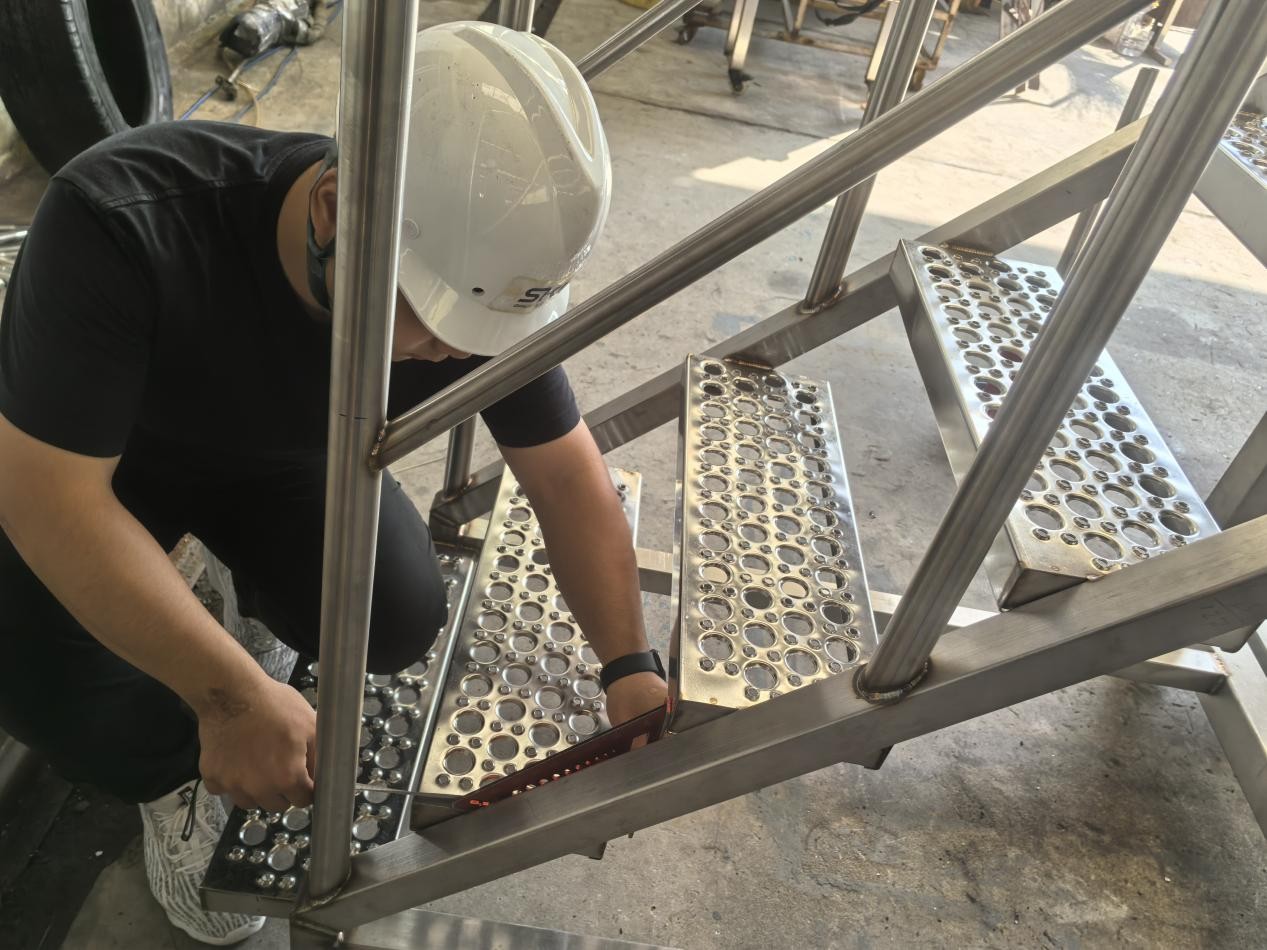 SKE 304 Stainless Steel Platform: The Brewer’s Steel Stage - SKE Equipment